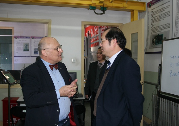 【图】捷克科学技术学会联合会代表团访问我校